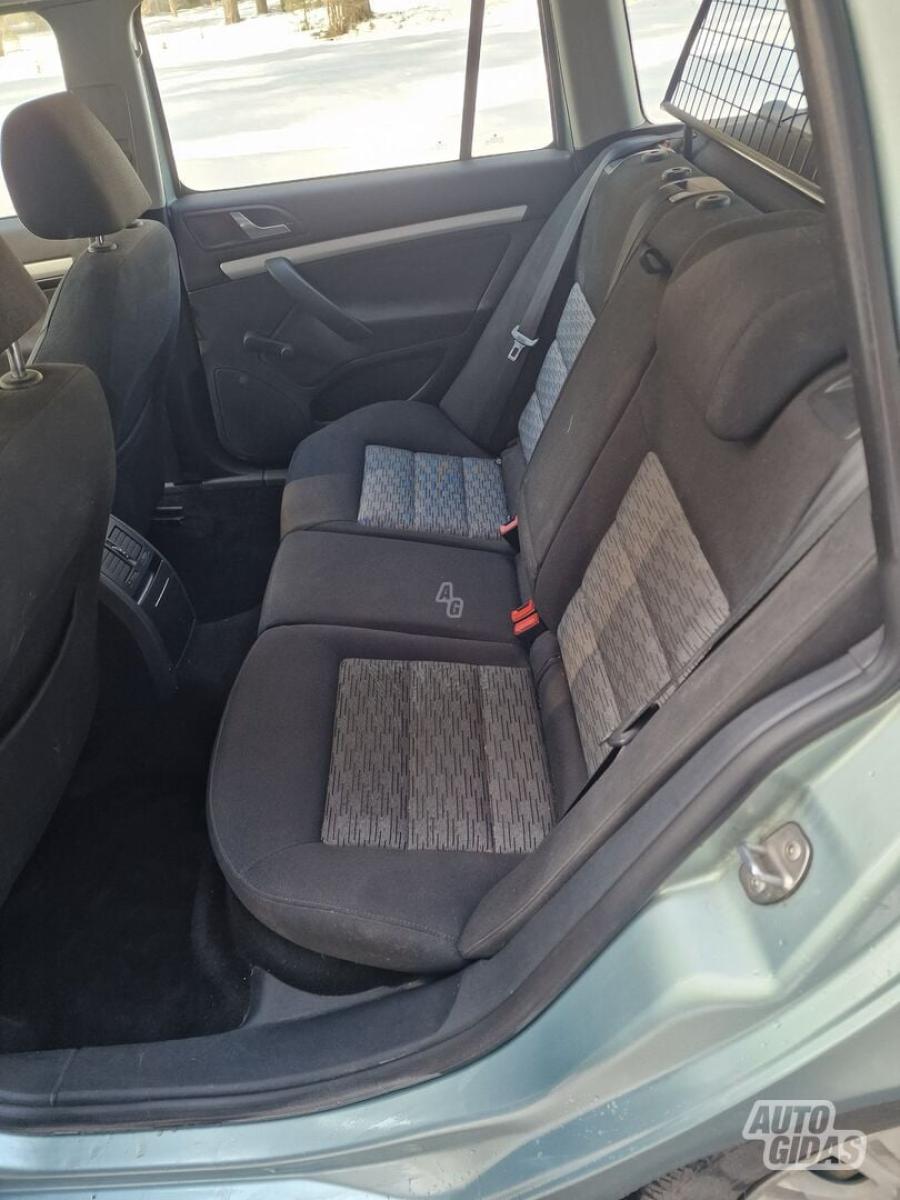 Green Skoda Octavia 2010 in Visaginas, with an engine capacity of 1.60 L and mileage of 311 thousand km for 2100 €, photo 17 on AUTOMOTO.COM.LV