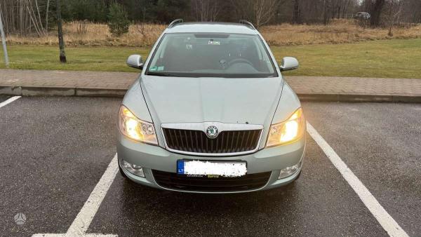 Green Skoda Octavia 2011 in Vilnius, with an engine capacity of 1.97 L and mileage of 293 thousand km for 4500 €, photo 1 on AUTOMOTO.COM.LV