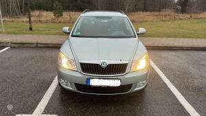 Green Skoda Octavia 2011 in Vilnius, with an engine capacity of 1.97 L and mileage of 293 thousand km for 4500 €, photo  on AUTOMOTO.COM.LV