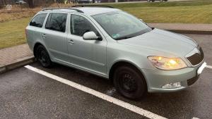 Green Skoda Octavia 2011 in Vilnius, with an engine capacity of 1.97 L and mileage of 293 thousand km for 4500 €, photo 3 on AUTOMOTO.COM.LV