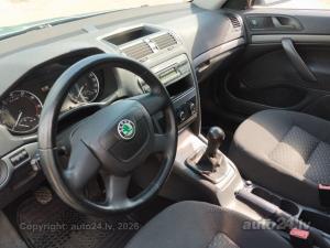 Green Skoda Octavia 2011 in Narva, with an engine capacity of 1.20 L and mileage of 303 thousand km for 3200 €, photo 4 on AUTOMOTO.COM.LV