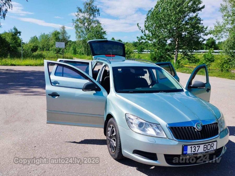 Green Skoda Octavia 2011 in Narva, with an engine capacity of 1.20 L and mileage of 303 thousand km for 3200 €, photo 14 on AUTOMOTO.COM.LV