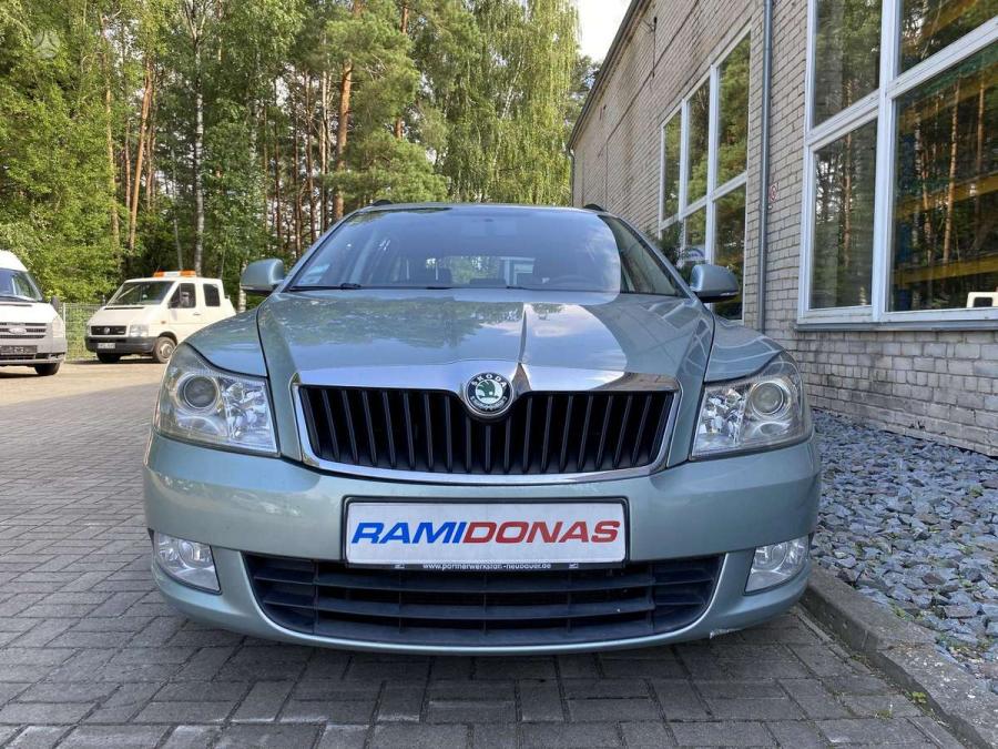 Green Skoda Octavia 2011 in Jonava, with an engine capacity of 1.20 L and mileage of 173 thousand km for 1500 €, photo 3 on AUTOMOTO.COM.LV