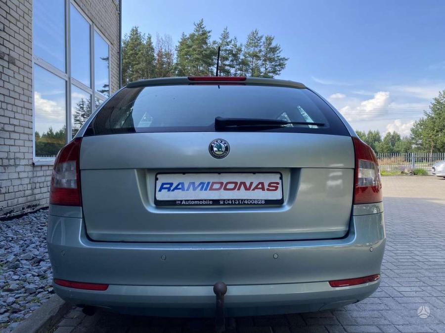 Green Skoda Octavia 2011 in Jonava, with an engine capacity of 1.20 L and mileage of 173 thousand km for 1500 €, photo 6 on AUTOMOTO.COM.LV