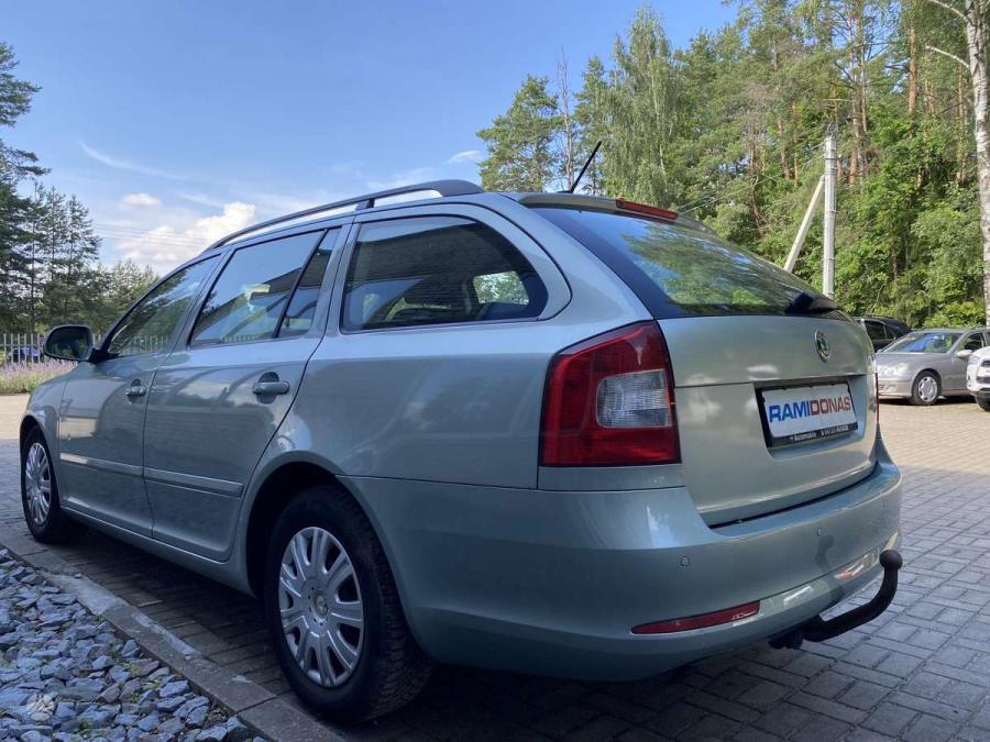 Green Skoda Octavia 2011 in Jonava, with an engine capacity of 1.20 L and mileage of 173 thousand km for 1500 €, photo 7 on AUTOMOTO.COM.LV