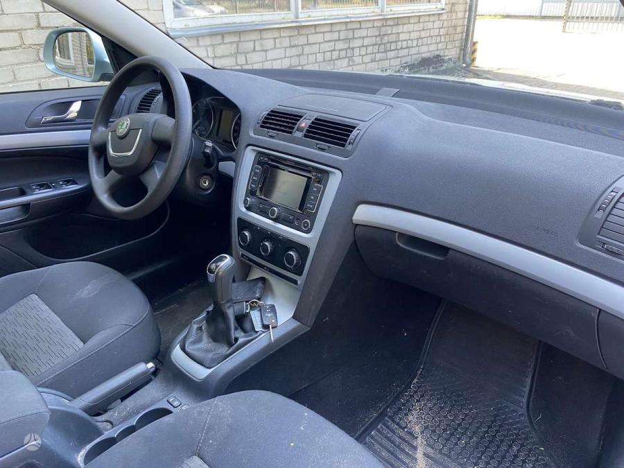 Green Skoda Octavia 2011 in Jonava, with an engine capacity of 1.20 L and mileage of 173 thousand km for 1500 €, photo 14 on AUTOMOTO.COM.LV