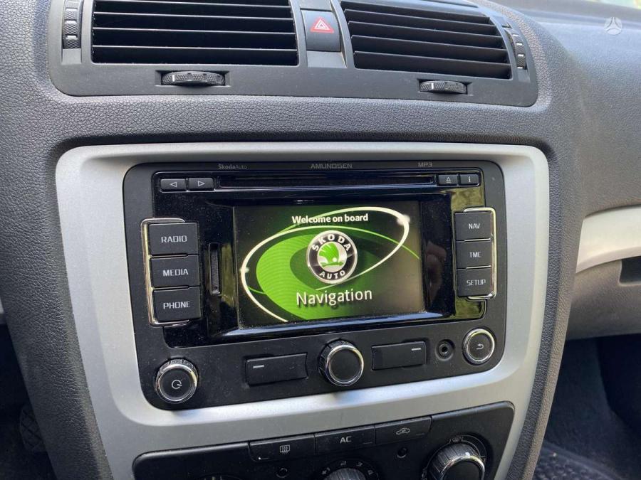 Green Skoda Octavia 2011 in Jonava, with an engine capacity of 1.20 L and mileage of 173 thousand km for 1500 €, photo 18 on AUTOMOTO.COM.LV