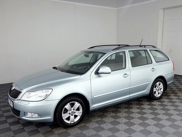Green Skoda Octavia 2011 in Tallinn, with an engine capacity of 1.40 L and mileage of 188 thousand km for 2799 €, photo 2 on AUTOMOTO.COM.LV