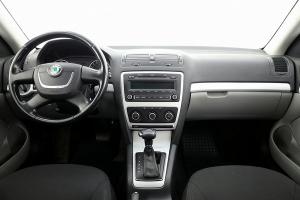 Green Skoda Octavia 2011 in Tallinn, with an engine capacity of 1.40 L and mileage of 188 thousand km for 2799 €, photo 6 on AUTOMOTO.COM.LV