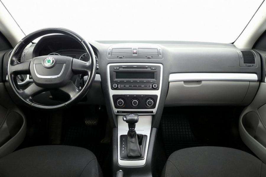 Green Skoda Octavia 2011 in Tallinn, with an engine capacity of 1.40 L and mileage of 188 thousand km for 2799 €, photo 6 on AUTOMOTO.COM.LV