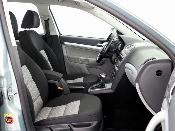 Green Skoda Octavia 2011 in Tallinn, with an engine capacity of 1.40 L and mileage of 188 thousand km for 2799 €, photo 6 on AUTOMOTO.COM.LV
