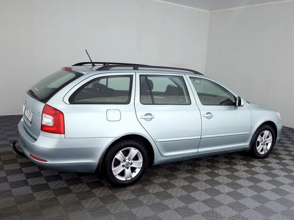 Green Skoda Octavia 2011 in Tallinn, with an engine capacity of 1.40 L and mileage of 188 thousand km for 2799 €, photo 10 on AUTOMOTO.COM.LV