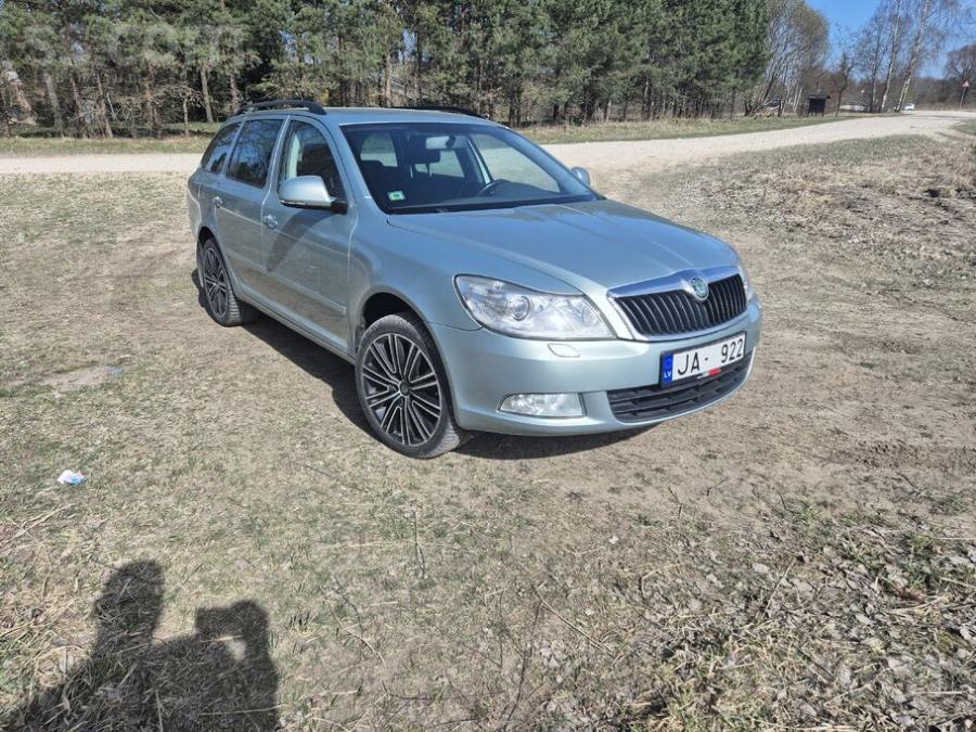 Green Skoda Octavia 2012 in Jelgava, with an engine capacity of 2.00 L and mileage of 355 thousand km for 2650 €, photo 1 on AUTOMOTO.COM.LV