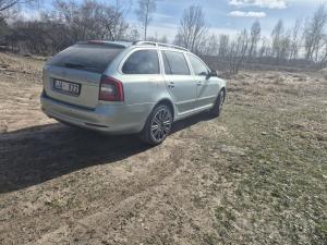 Green Skoda Octavia 2012 in Jelgava, with an engine capacity of 2.00 L and mileage of 355 thousand km for 2650 €, photo 4 on AUTOMOTO.COM.LV