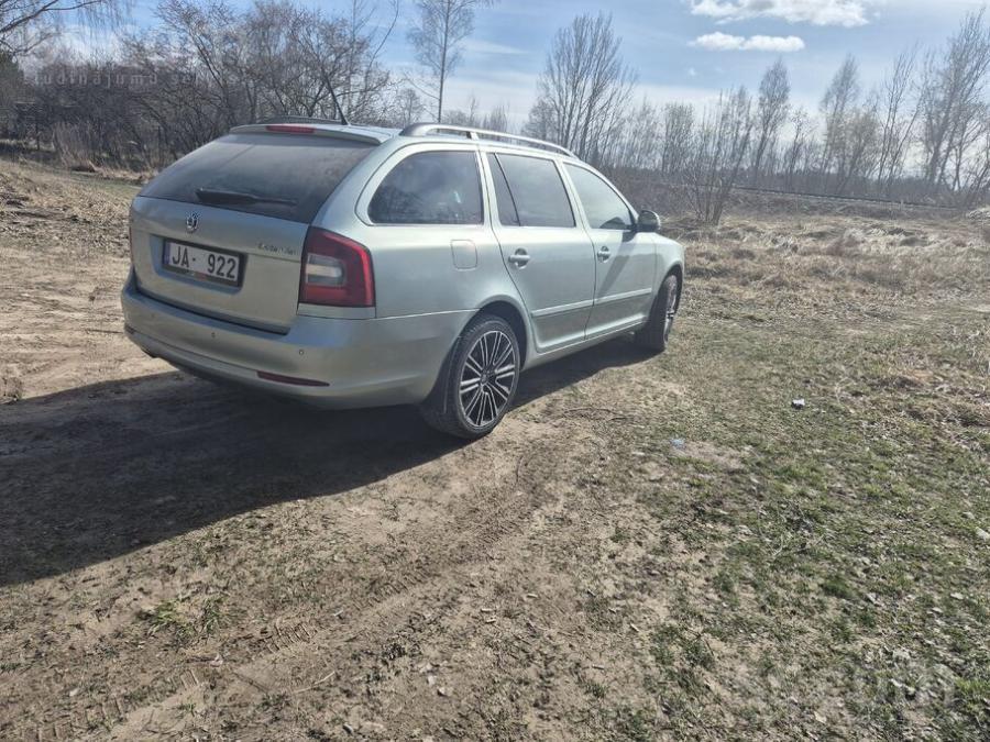 Green Skoda Octavia 2012 in Jelgava, with an engine capacity of 2.00 L and mileage of 355 thousand km for 2650 €, photo 4 on AUTOMOTO.COM.LV