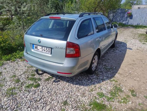 Green Skoda Octavia 2012 in Preili, with an engine capacity of 1.60 L and mileage of 299 thousand km for 3000 €, photo 3 on AUTOMOTO.COM.LV