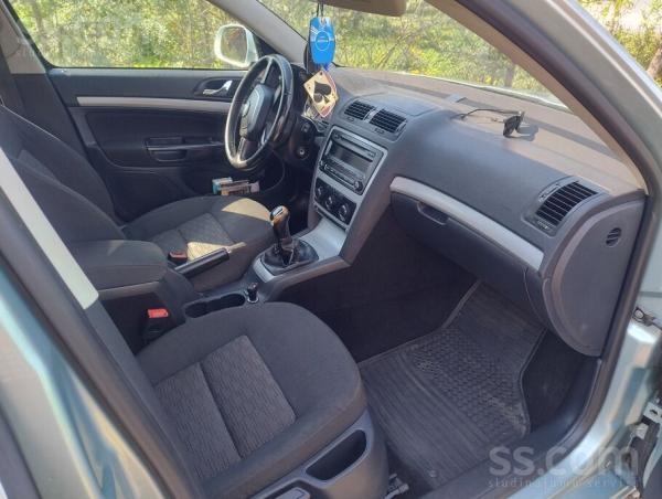 Green Skoda Octavia 2012 in Preili, with an engine capacity of 1.60 L and mileage of 299 thousand km for 3000 €, photo 5 on AUTOMOTO.COM.LV