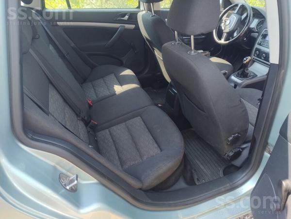 Green Skoda Octavia 2012 in Preili, with an engine capacity of 1.60 L and mileage of 299 thousand km for 3000 €, photo 6 on AUTOMOTO.COM.LV