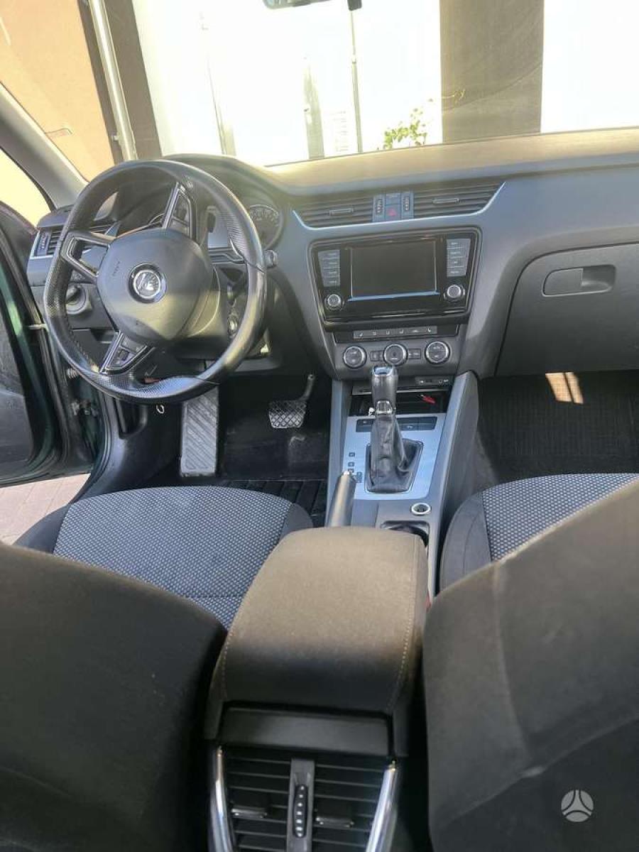 Green Skoda Octavia 2015 in Jonava, with an engine capacity of 1.97 L and mileage of 350 thousand km for 5850 €, photo 10 on AUTOMOTO.COM.LV