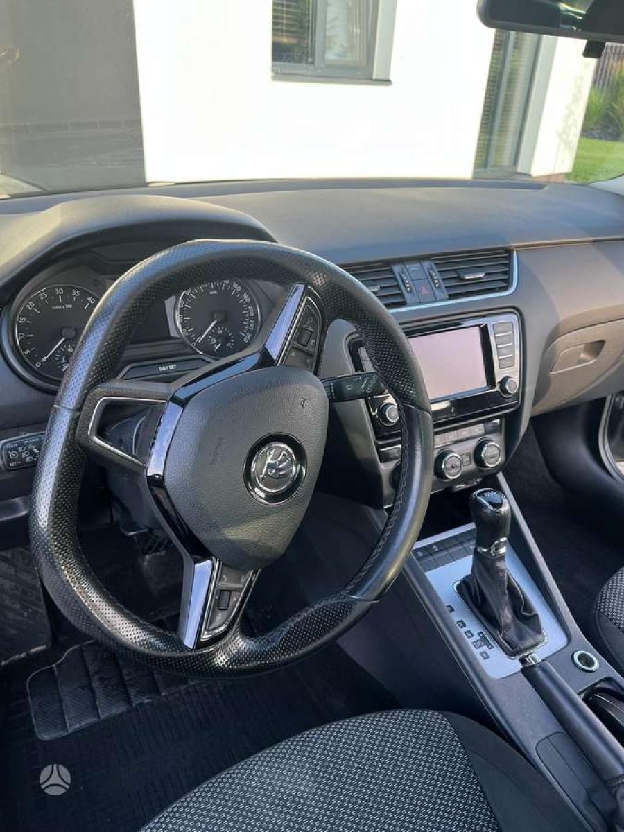 Green Skoda Octavia 2015 in Jonava, with an engine capacity of 1.97 L and mileage of 350 thousand km for 5850 €, photo 21 on AUTOMOTO.COM.LV