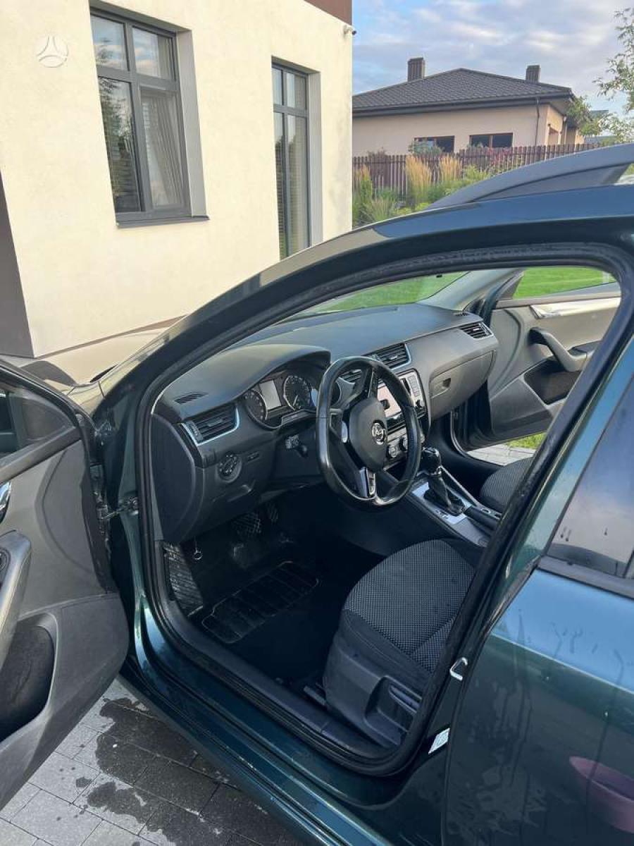 Green Skoda Octavia 2015 in Jonava, with an engine capacity of 1.97 L and mileage of 350 thousand km for 5850 €, photo 22 on AUTOMOTO.COM.LV