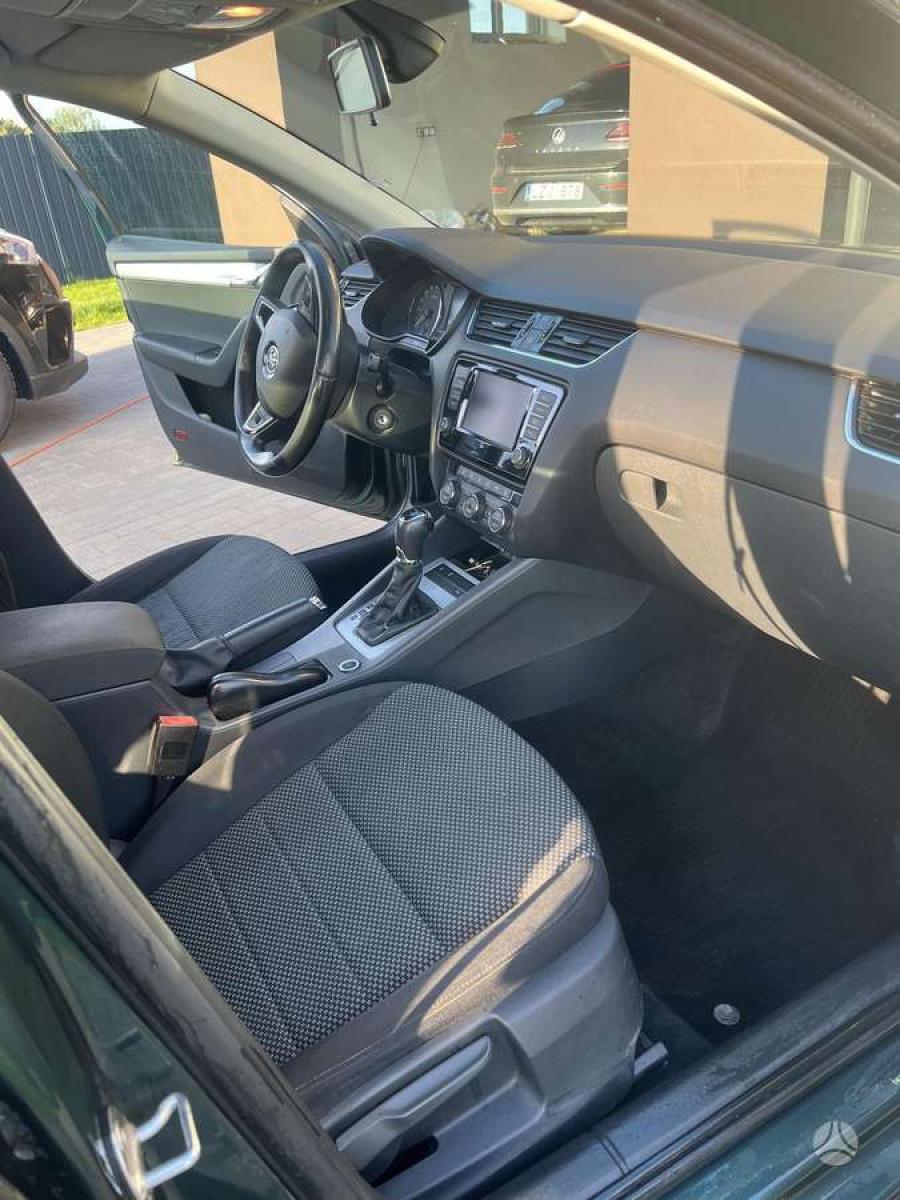 Green Skoda Octavia 2015 in Jonava, with an engine capacity of 1.97 L and mileage of 350 thousand km for 5850 €, photo 23 on AUTOMOTO.COM.LV