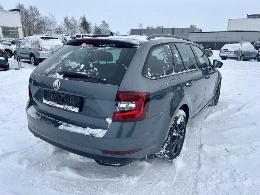 Green Skoda Octavia 2020 in Marijampole, with an engine capacity of 1.60 L and mileage of 225 thousand km for 13552 €, photo 6 on AUTOMOTO.COM.LV