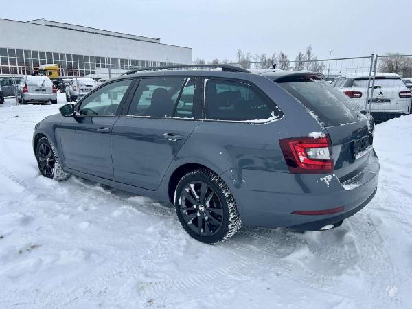 Green Skoda Octavia 2020 in Marijampole, with an engine capacity of 1.60 L and mileage of 225 thousand km for 13552 €, photo 4 on AUTOMOTO.COM.LV