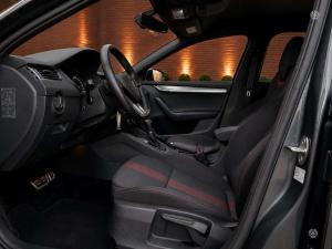 Green Skoda Octavia 2020 in Marijampole, with an engine capacity of 1.60 L and mileage of 225 thousand km for 13310 €, photo 10 on AUTOMOTO.COM.LV