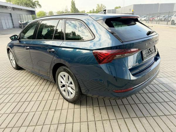 Green Skoda Octavia 2023 in Kaunas, with an engine capacity of 1.00 L and mileage of 194 thousand km for 14700 €, photo 3 on AUTOMOTO.COM.LV