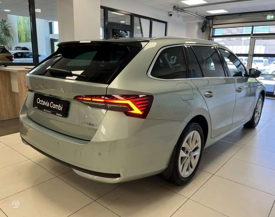 Green Skoda Octavia 2026 in Kaunas, with an engine capacity of 1.50 L and mileage of 5 thousand km for 31920 €, photo 6 on AUTOMOTO.COM.LV