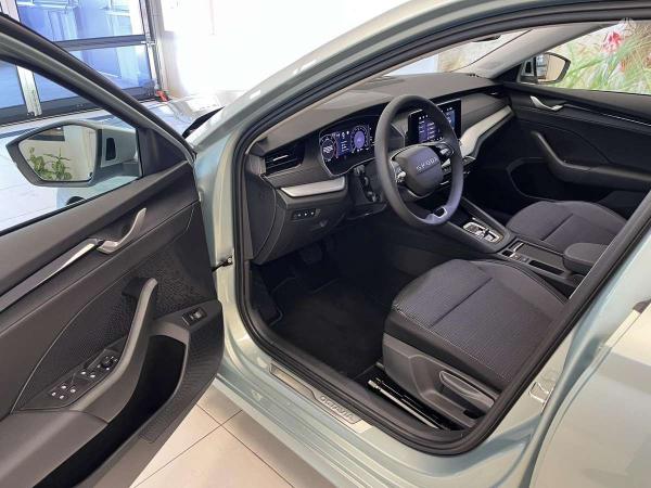 Green Skoda Octavia 2026 in Kaunas, with an engine capacity of 1.50 L and mileage of 5 thousand km for 31920 €, photo 10 on AUTOMOTO.COM.LV