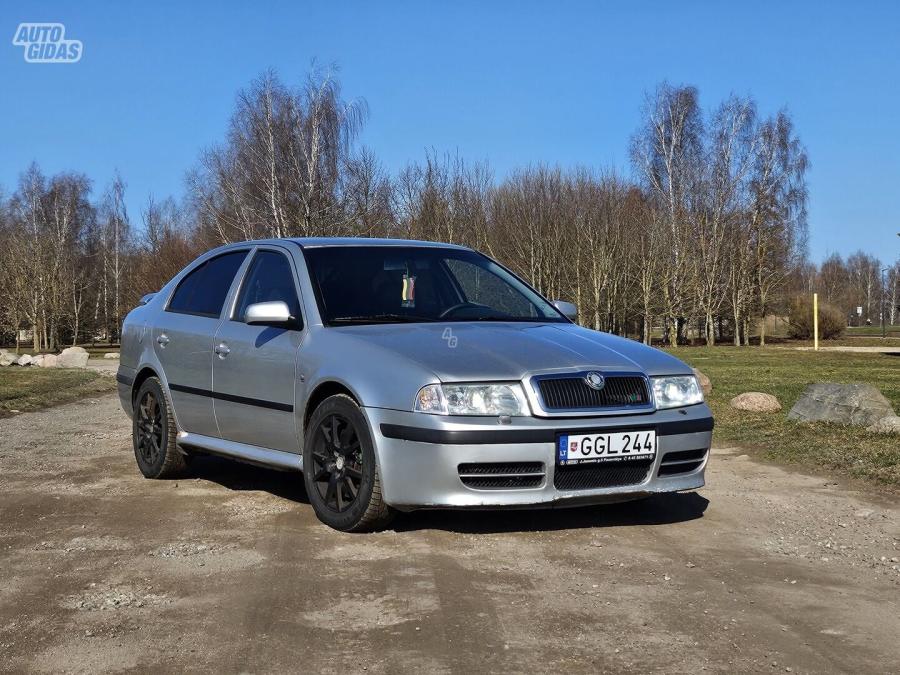 Pelēks Skoda Octavia 2002 Panevēža, ar dzinēja tilpumu 1.80 L un nobraukumu 220 tūkst. km par 5000 €, foto 1 vietnē AUTOMOTO.COM.LV