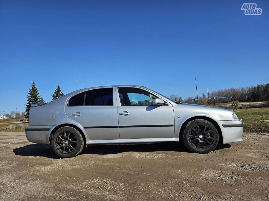 Pelēks Skoda Octavia 2002 Panevēža, ar dzinēja tilpumu 1.80 L un nobraukumu 220 tūkst. km par 5000 €, foto 3 vietnē AUTOMOTO.COM.LV