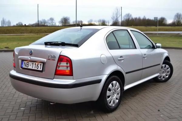 Pelēks Skoda Octavia 2003 Jēkabpils, ar dzinēja tilpumu 1.90 L un nobraukumu 318 tūkst. km par 2600 €, foto 2 vietnē AUTOMOTO.COM.LV