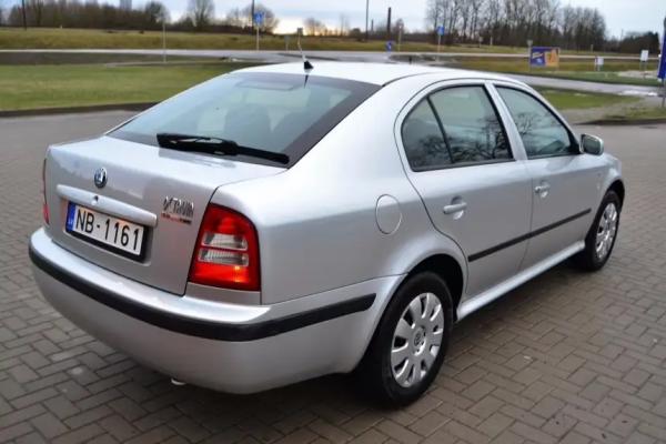 Pelēks Skoda Octavia 2003 Jēkabpils, ar dzinēja tilpumu 1.90 L un nobraukumu 318 tūkst. km par 2600 €, foto 6 vietnē AUTOMOTO.COM.LV