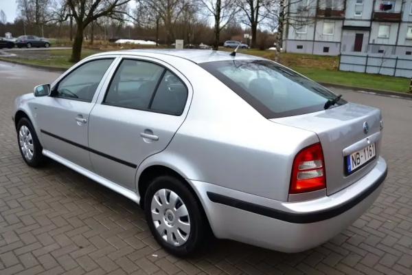 Pelēks Skoda Octavia 2003 Jēkabpils, ar dzinēja tilpumu 1.90 L un nobraukumu 318 tūkst. km par 2600 €, foto 7 vietnē AUTOMOTO.COM.LV