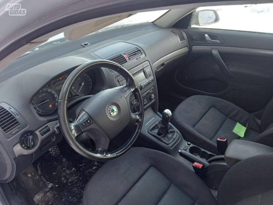 Grey Skoda Octavia 2004 in Siauliai, with an engine capacity of 1.90 L and mileage of 389 thousand km for 750 €, photo 8 on AUTOMOTO.COM.LV