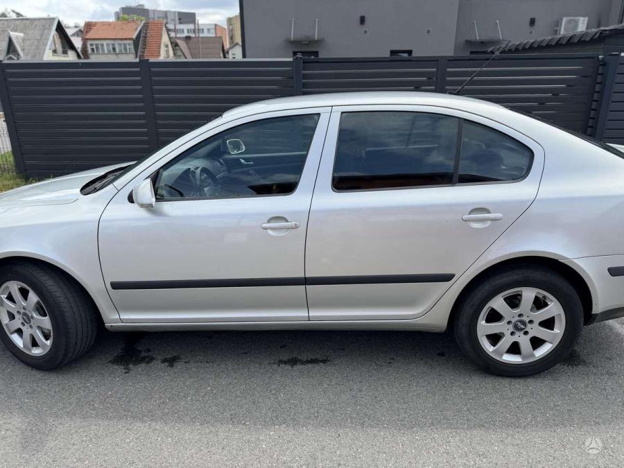 Pelēks Skoda Octavia 2004 Kauņa, ar dzinēja tilpumu 1.90 L un nobraukumu 342 tūkst. km par 1590 €, foto 12 vietnē AUTOMOTO.COM.LV