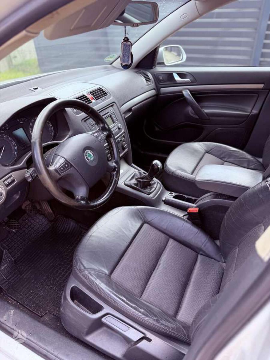 Pelēks Skoda Octavia 2004 Kauņa, ar dzinēja tilpumu 1.90 L un nobraukumu 342 tūkst. km par 1590 €, foto 13 vietnē AUTOMOTO.COM.LV