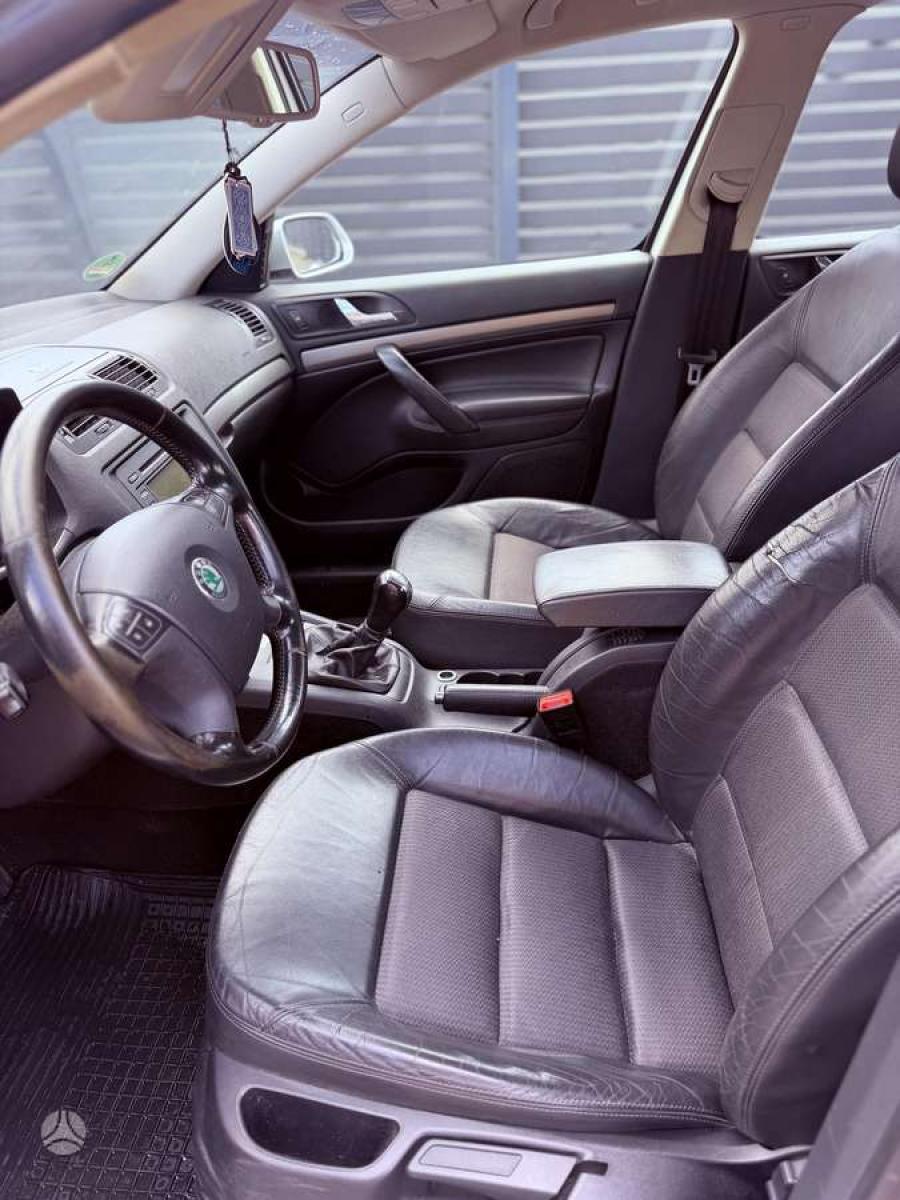 Pelēks Skoda Octavia 2004 Kauņa, ar dzinēja tilpumu 1.90 L un nobraukumu 342 tūkst. km par 1590 €, foto 14 vietnē AUTOMOTO.COM.LV
