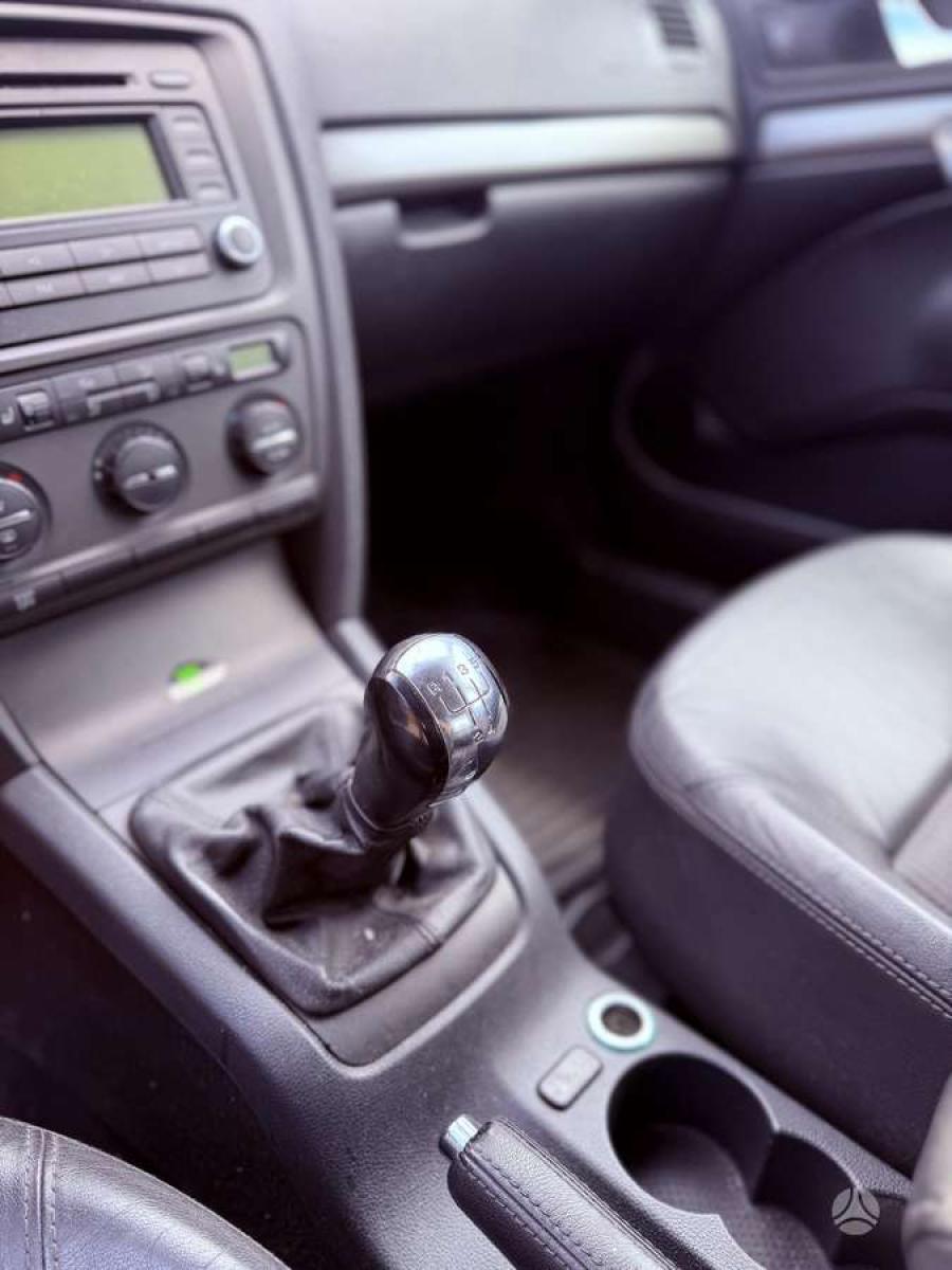 Pelēks Skoda Octavia 2004 Kauņa, ar dzinēja tilpumu 1.90 L un nobraukumu 342 tūkst. km par 1590 €, foto 25 vietnē AUTOMOTO.COM.LV