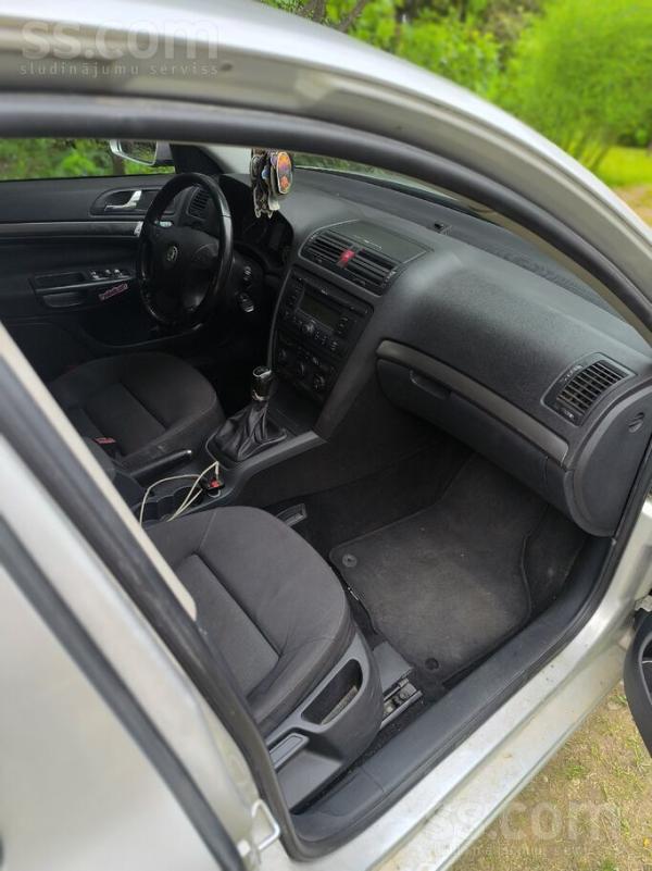 Grey Skoda Octavia 2005 in Madona, with an engine capacity of 1.90 L and mileage of 420 thousand km for 1600 €, photo 9 on AUTOMOTO.COM.LV