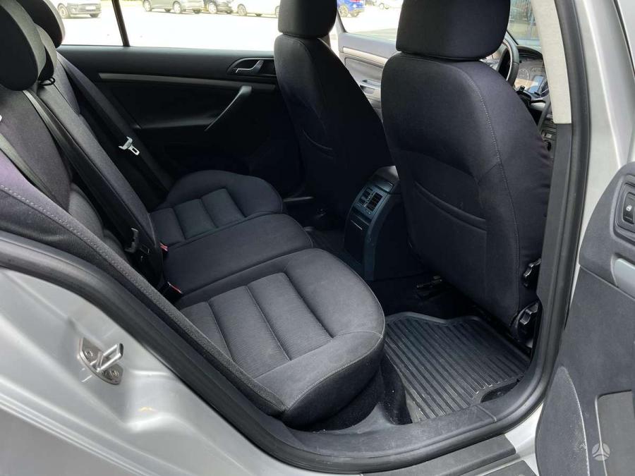 Pelēks Skoda Octavia 2005 Kauņa, ar dzinēja tilpumu 1.90 L un nobraukumu 333 tūkst. km par 2499 €, foto 13 vietnē AUTOMOTO.COM.LV