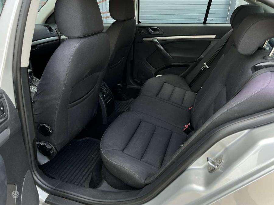 Pelēks Skoda Octavia 2005 Kauņa, ar dzinēja tilpumu 1.90 L un nobraukumu 333 tūkst. km par 2499 €, foto 16 vietnē AUTOMOTO.COM.LV
