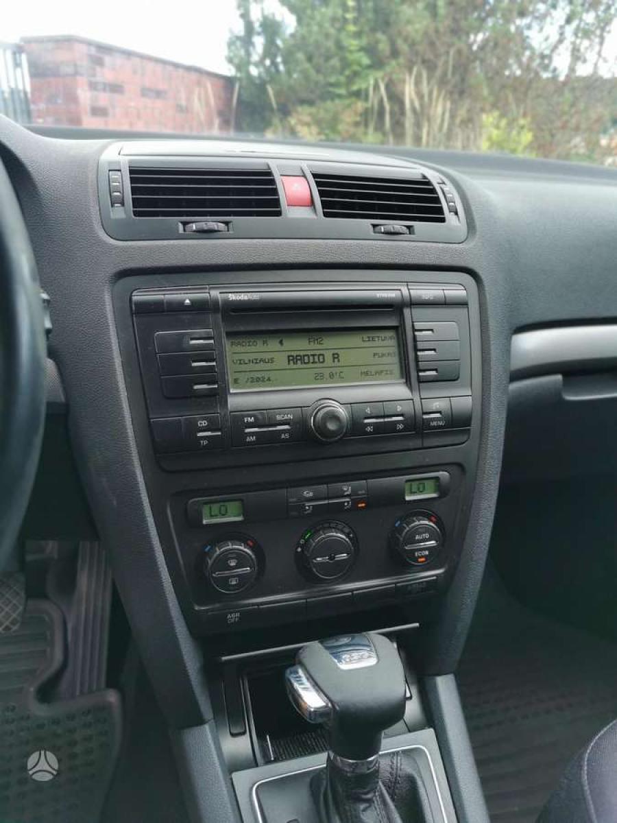 Pelēks Skoda Octavia 2005 Kauņa, ar dzinēja tilpumu 1.90 L un nobraukumu 333 tūkst. km par 2499 €, foto 37 vietnē AUTOMOTO.COM.LV