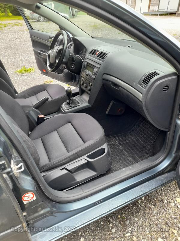 Grey Skoda Octavia 2005 in Tallinn, with an engine capacity of 1.60 L and mileage of 340 thousand km for 1499 €, photo 7 on AUTOMOTO.COM.LV
