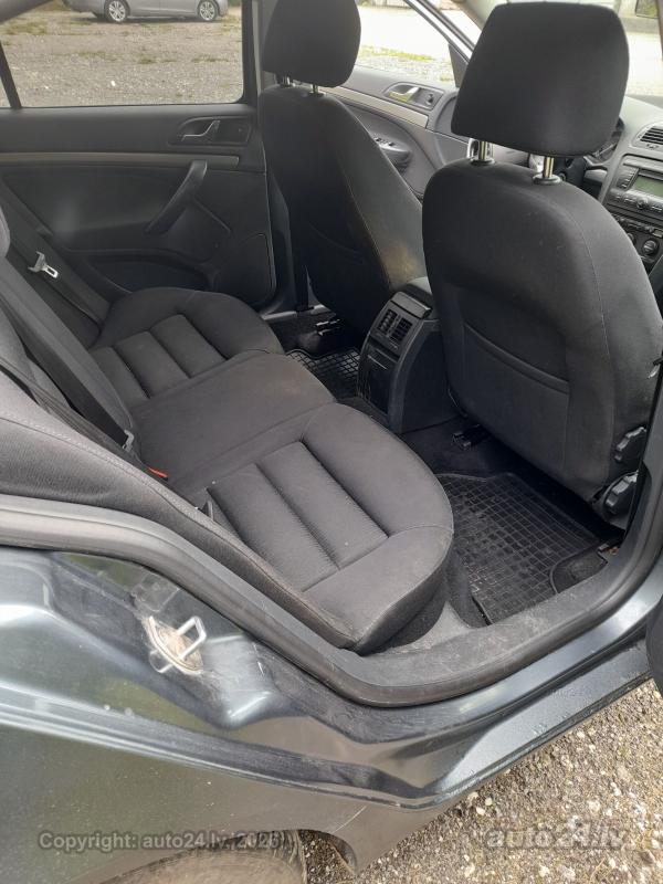 Grey Skoda Octavia 2005 in Tallinn, with an engine capacity of 1.60 L and mileage of 340 thousand km for 1499 €, photo 8 on AUTOMOTO.COM.LV