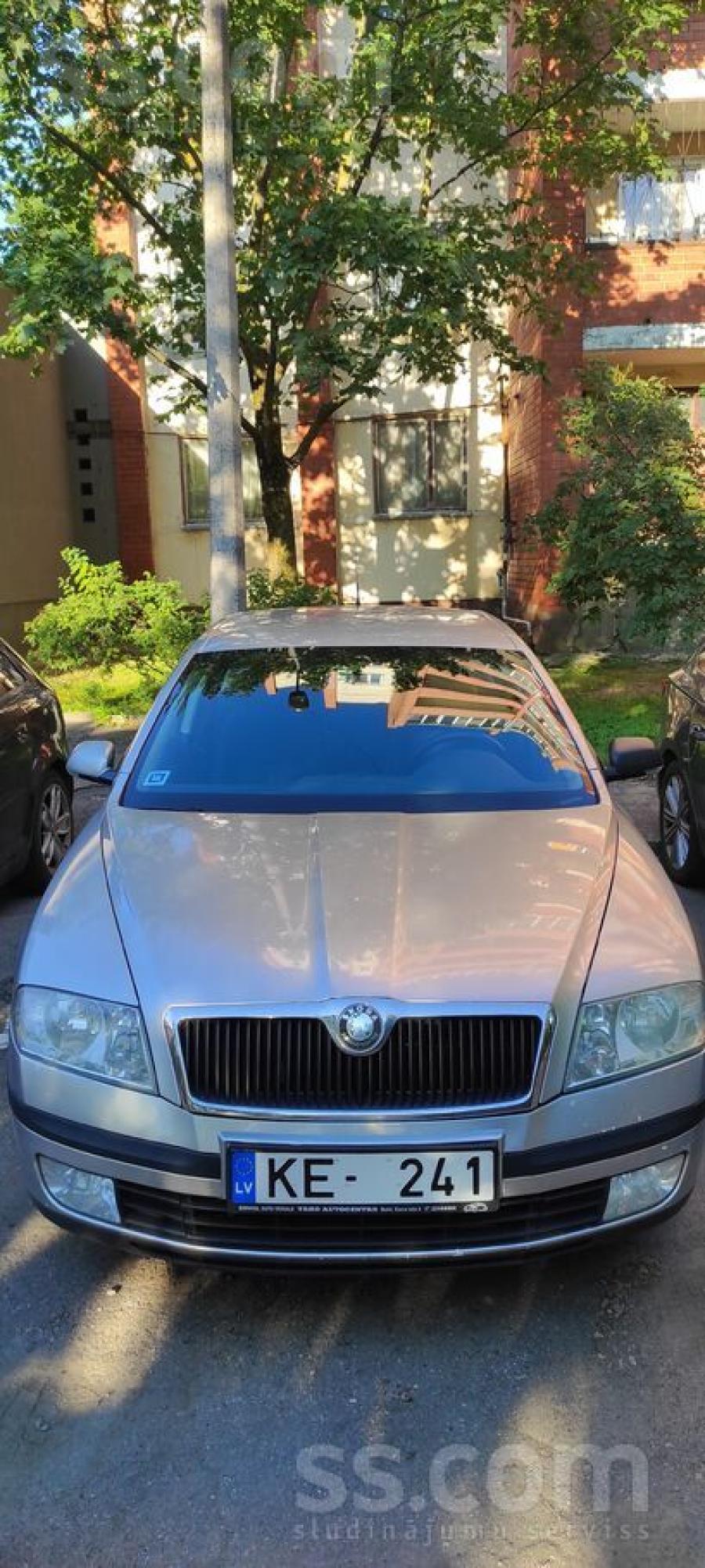 Grey Skoda Octavia 2005 in Riga, with an engine capacity of 1.60 L and mileage of 299 thousand km for 400 €, photo 1 on AUTOMOTO.COM.LV