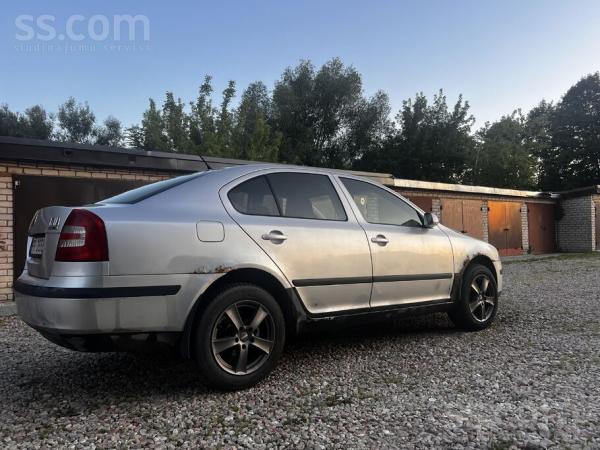 Grey Skoda Octavia 2005 in Jelgava, with an engine capacity of 1.60 L and mileage of 239 thousand km for 950 €, photo 3 on AUTOMOTO.COM.LV